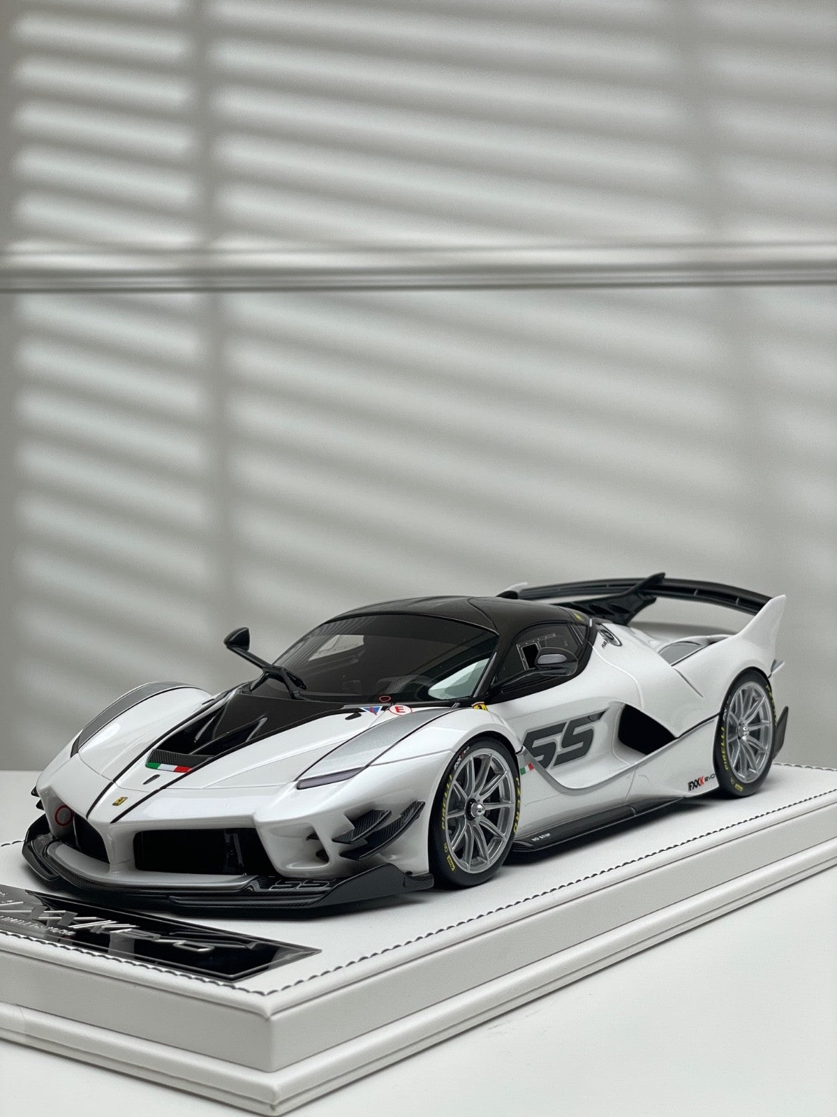 Ferrari FXXK EVO (Pearl White) [PRORAZE] 1/18 scale – Collectors Cartel