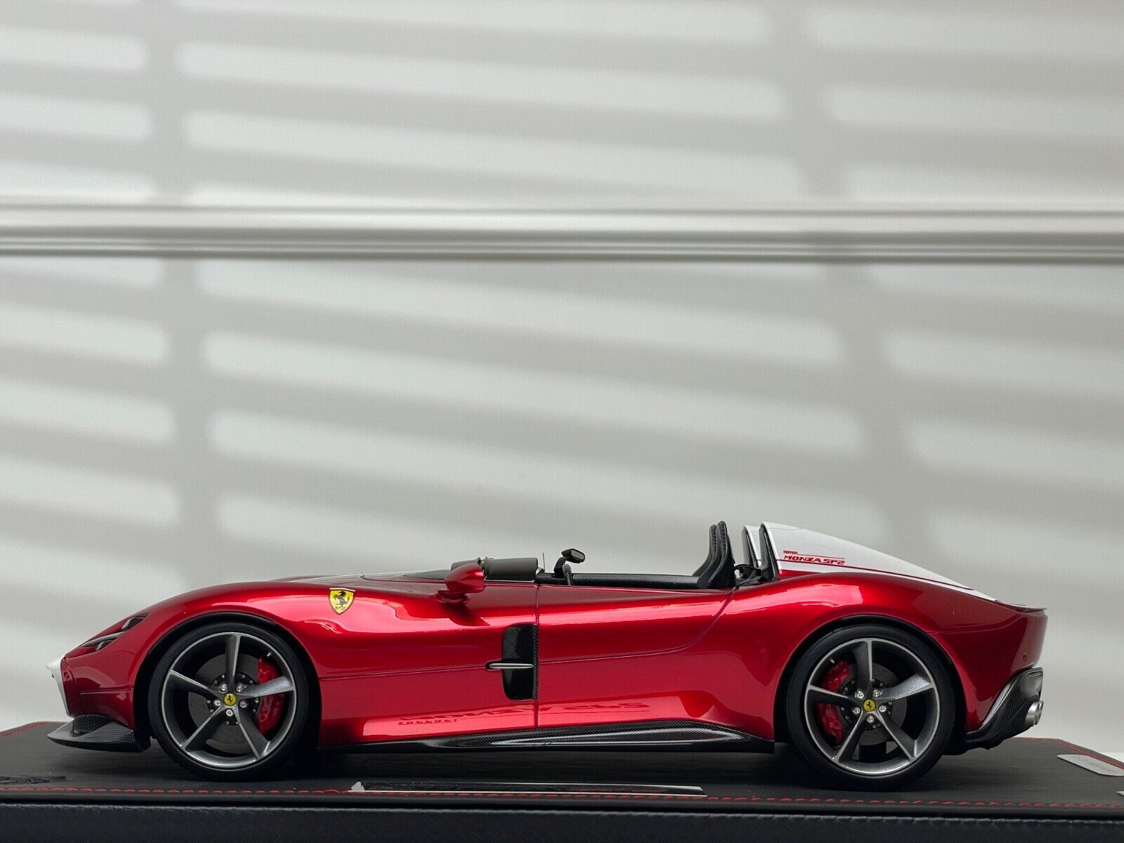 Ferrari Monza SP2 (Rosso Corsa/ White Stripe) [BBR] 1/18 scale ...