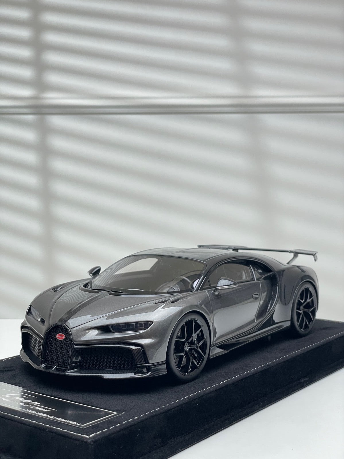 Bugatti Chiron Pur Sport (Metallic Dark Gray) [Henson&Heaven] 1/18 sca ...