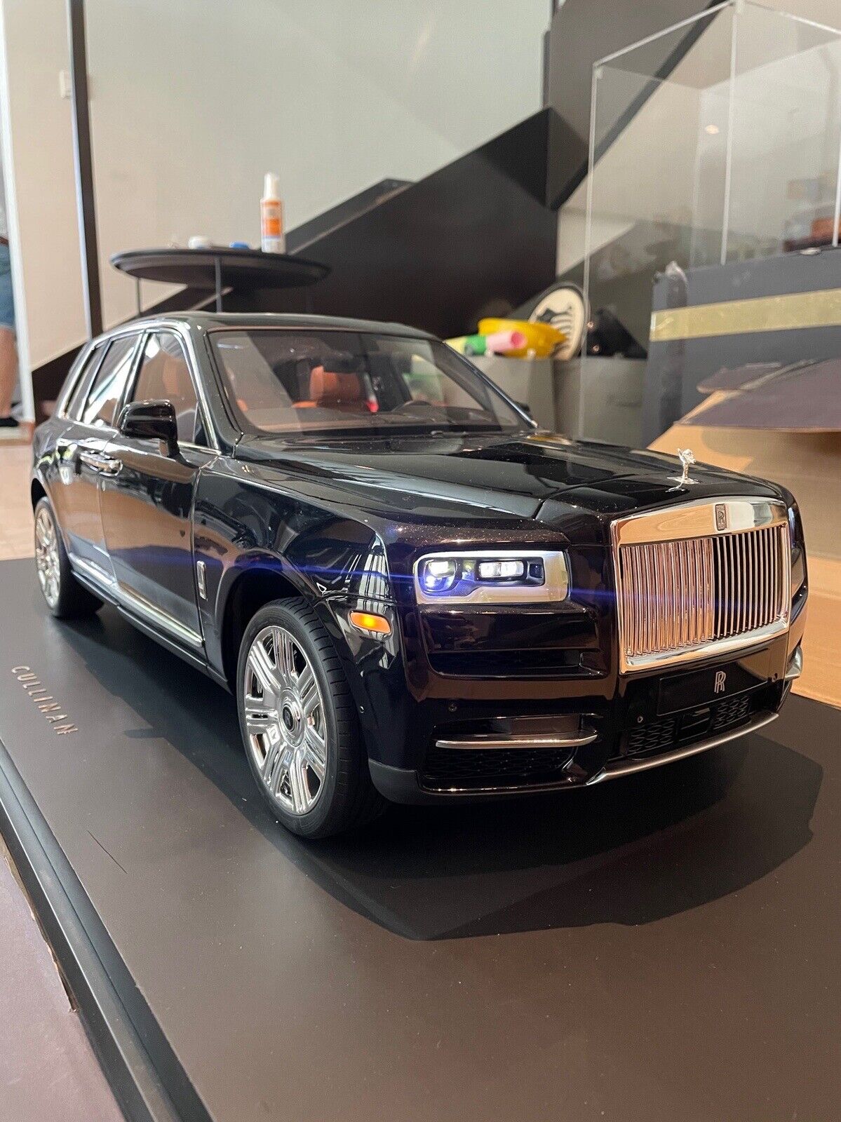Rolls-Royce Cullinan (Gloss Black) [Amalgam] 1:8 scale – Collectors Cartel