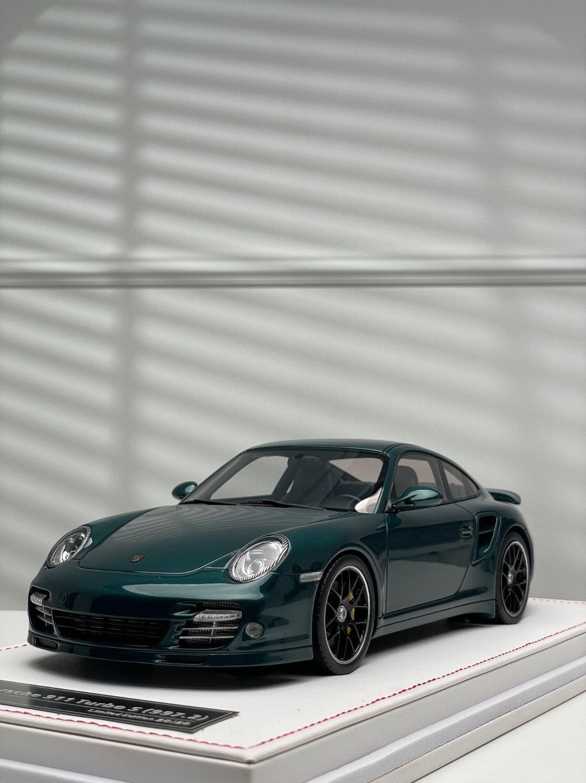 Porsche 997.2 911 Turbo S (Dark Green) [IVY Merit Model] 1/18 scale ...