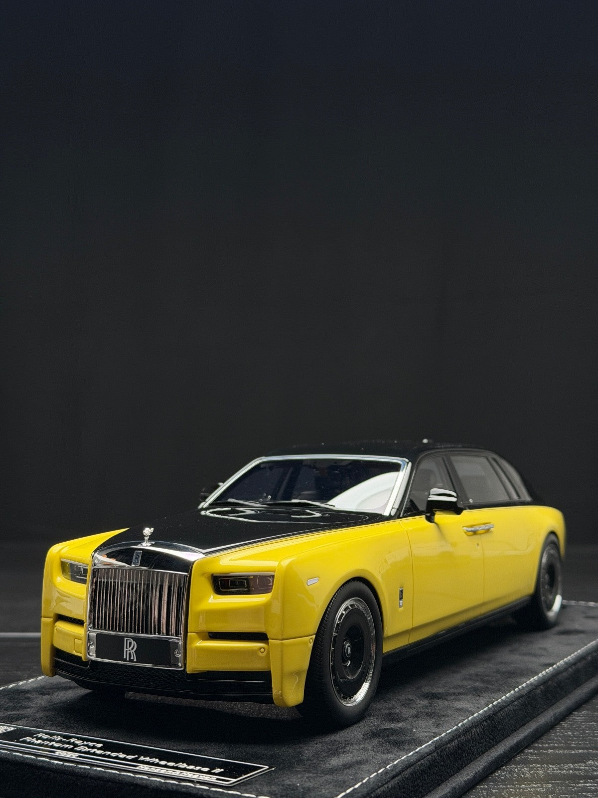 Rolls-Royce Phantom Series II Long Wheelbase (Goldfinger) [H&H] 1/18 s ...