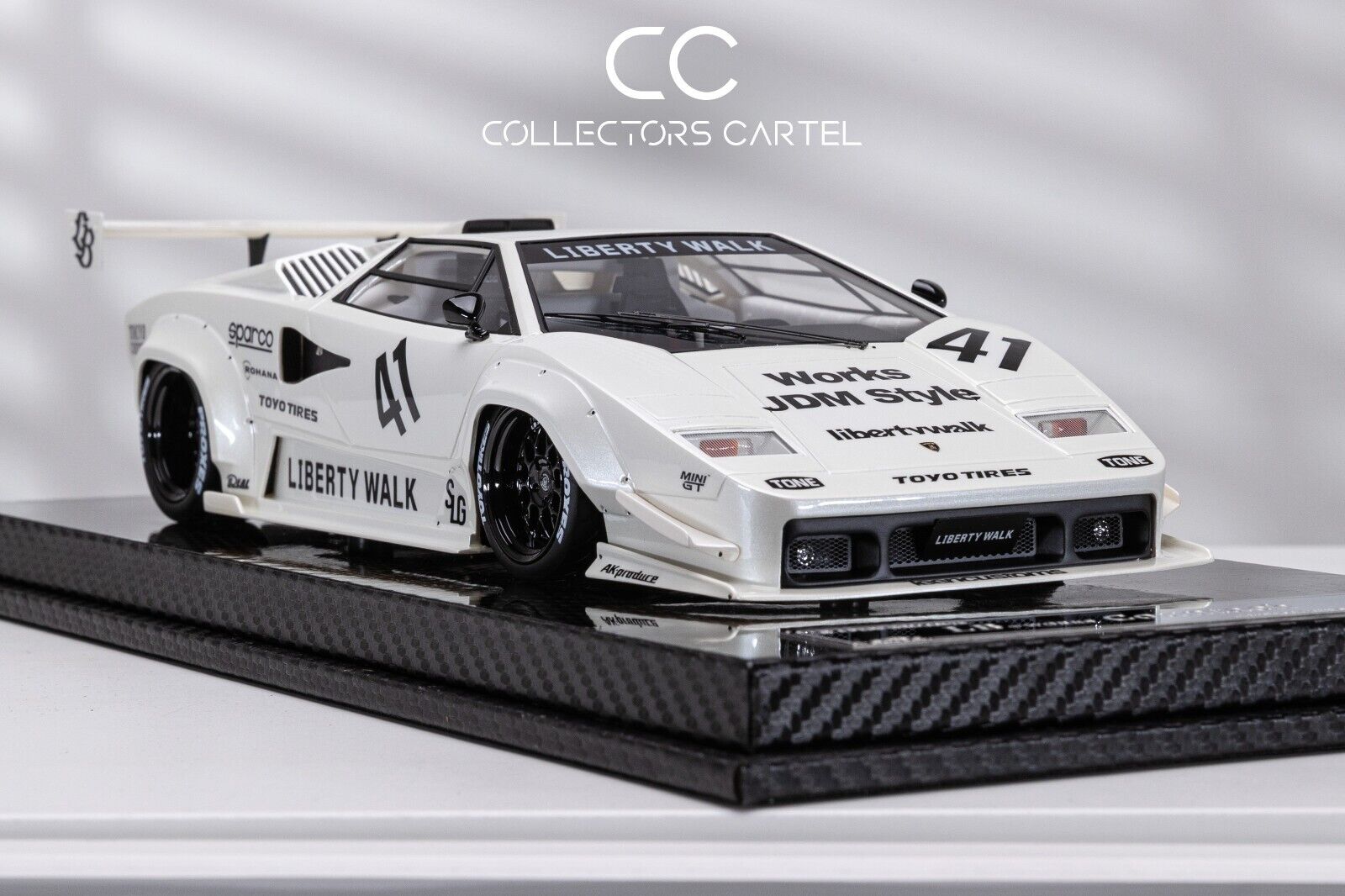 Lamborghini Countach LBWK (White LBWK Livery) [VIP Scale Models] 1/18 ...