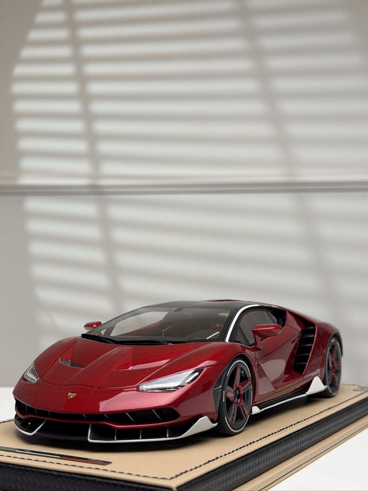 Lamborghini Centenario (Red Carbon) [MR Collection] 1/18 scale ...