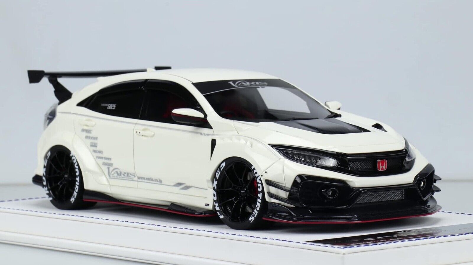 Honda Civic Type R Varis FK8 (White) [M.S] 1:18 scale – Collectors Cartel
