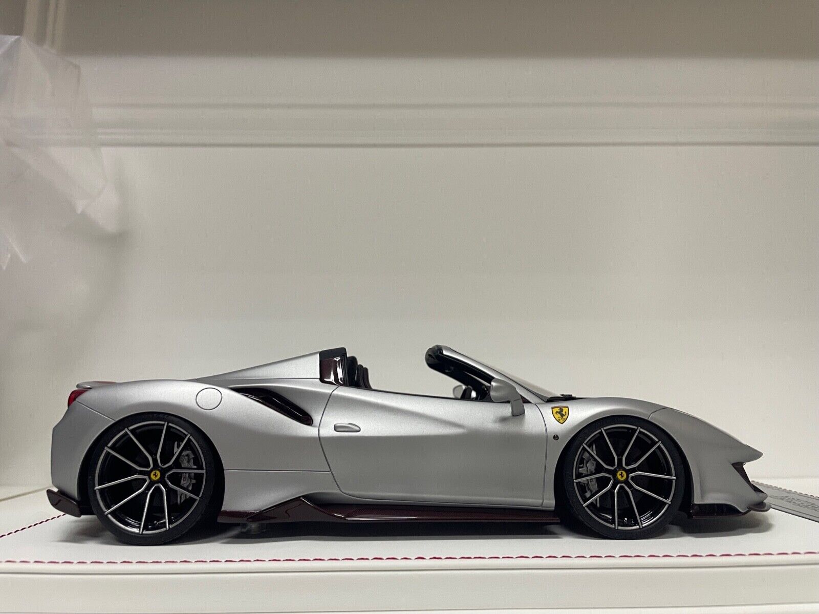 Ferrari 488 Pista Spider NOVITEC (Matt Silver) [Davis & Giovanni] 1/18 ...
