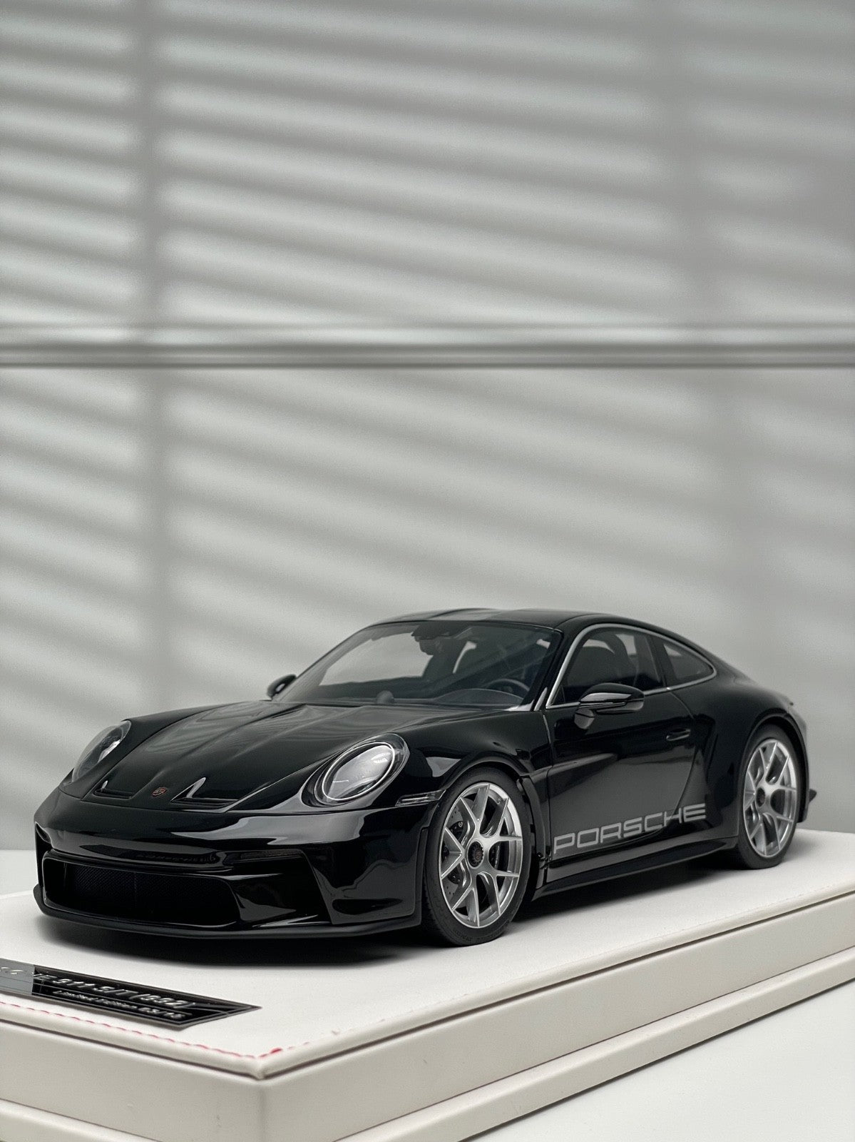 Porsche 911 S/T (Black/ Silver Rims) [Ivy Merit Model] 1/18 scale ...