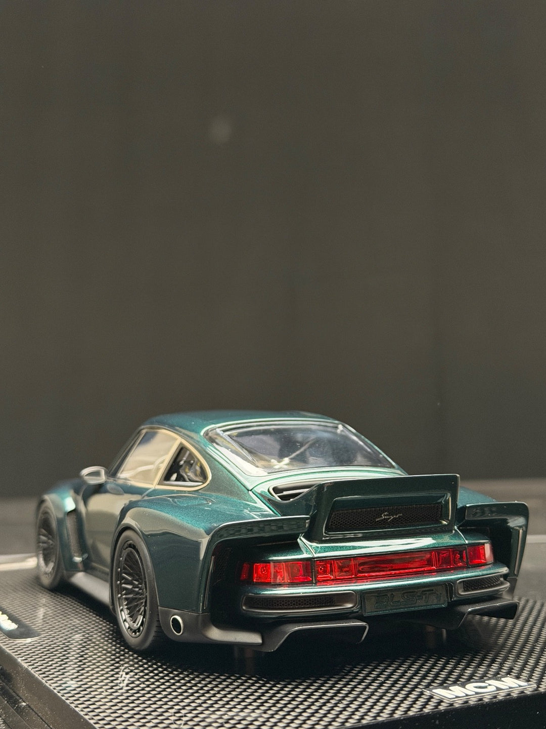 Porsche 930 DLS Singer (Dark Green) [MCM] 1/18 scale – Collectors Cartel