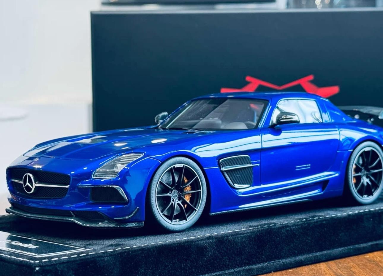 Mercedes-Benz SLS AMG Black Series (Blue) [Henson&Heaven] 1/18 scale ...