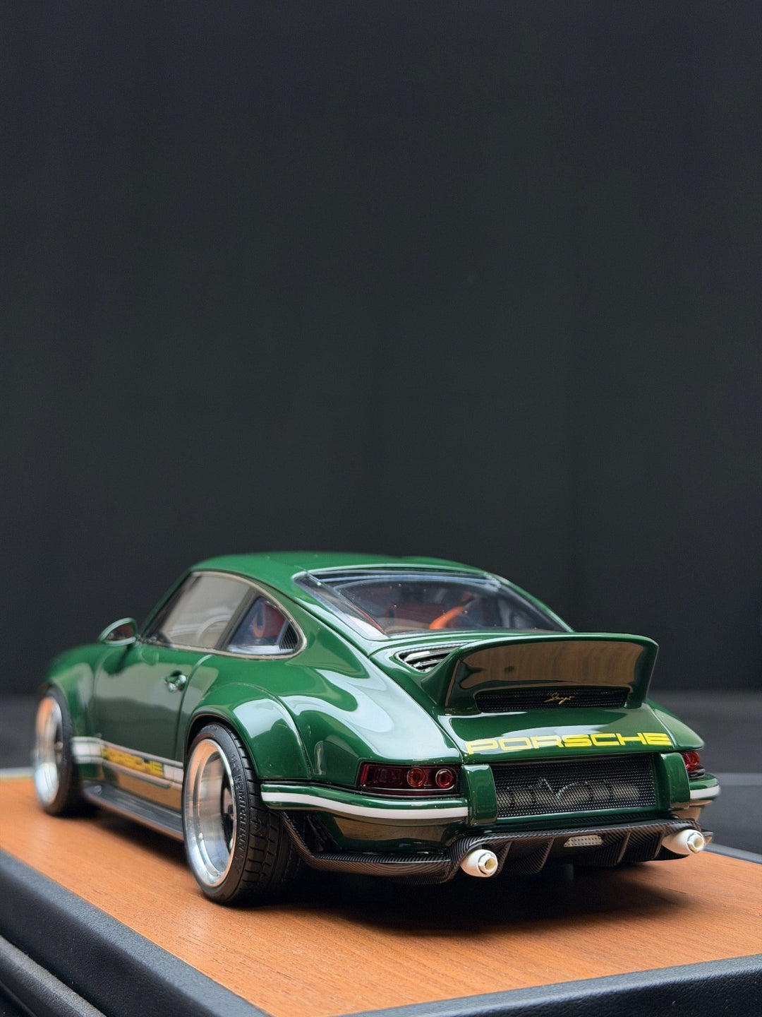 Porsche 911 Singer DLS (Dark Green) [Timothy & Pierre] 1/18 scale ...