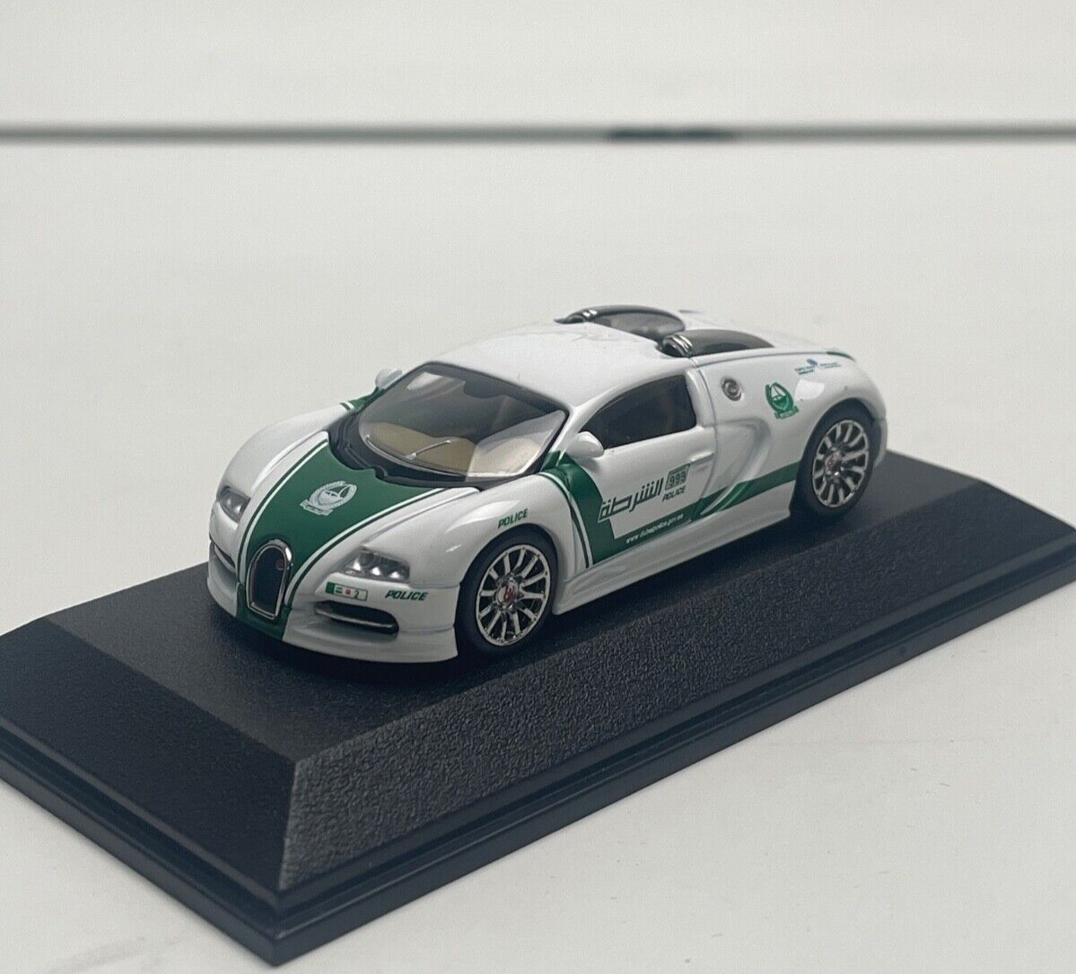 Bugatti Veyron (Dubai Police Livery) [AUTOart] 1:64 scale – Collectors ...