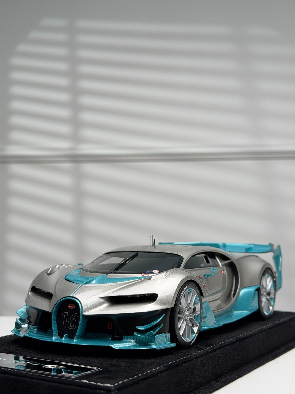Bugatti Vision GT (Silver/ Blue Carbon) [Henson&Heaven] 1/18 scale ...