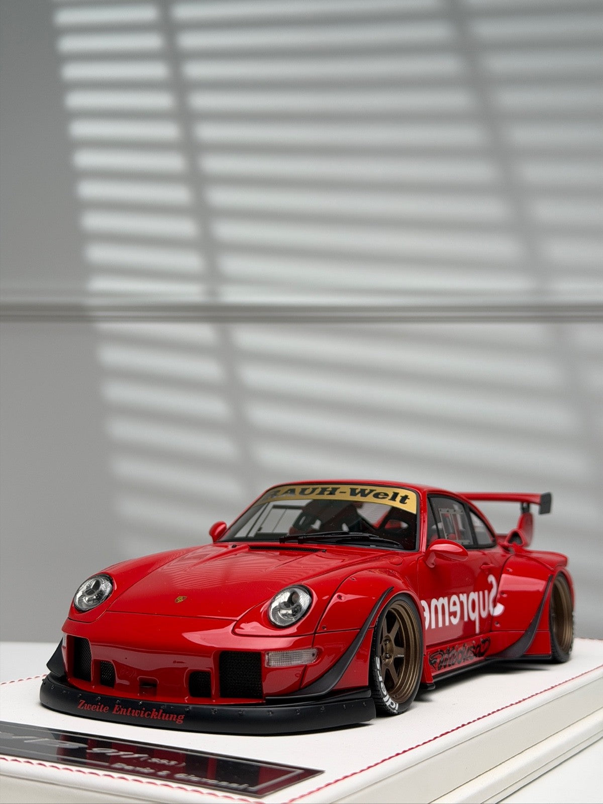 Porsche 911 993 RWB (Red Supreme) [Davis & Giovanni] 1/18 scale ...