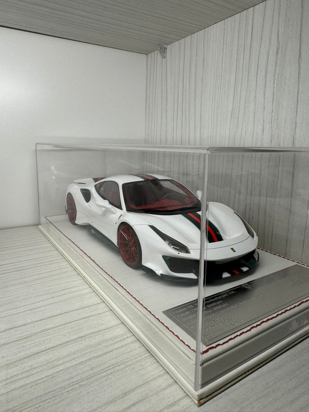 Ferrari 488 Pista NOVITEC (White w Red/ Green) [Davis & Giovanni] 1:18 ...