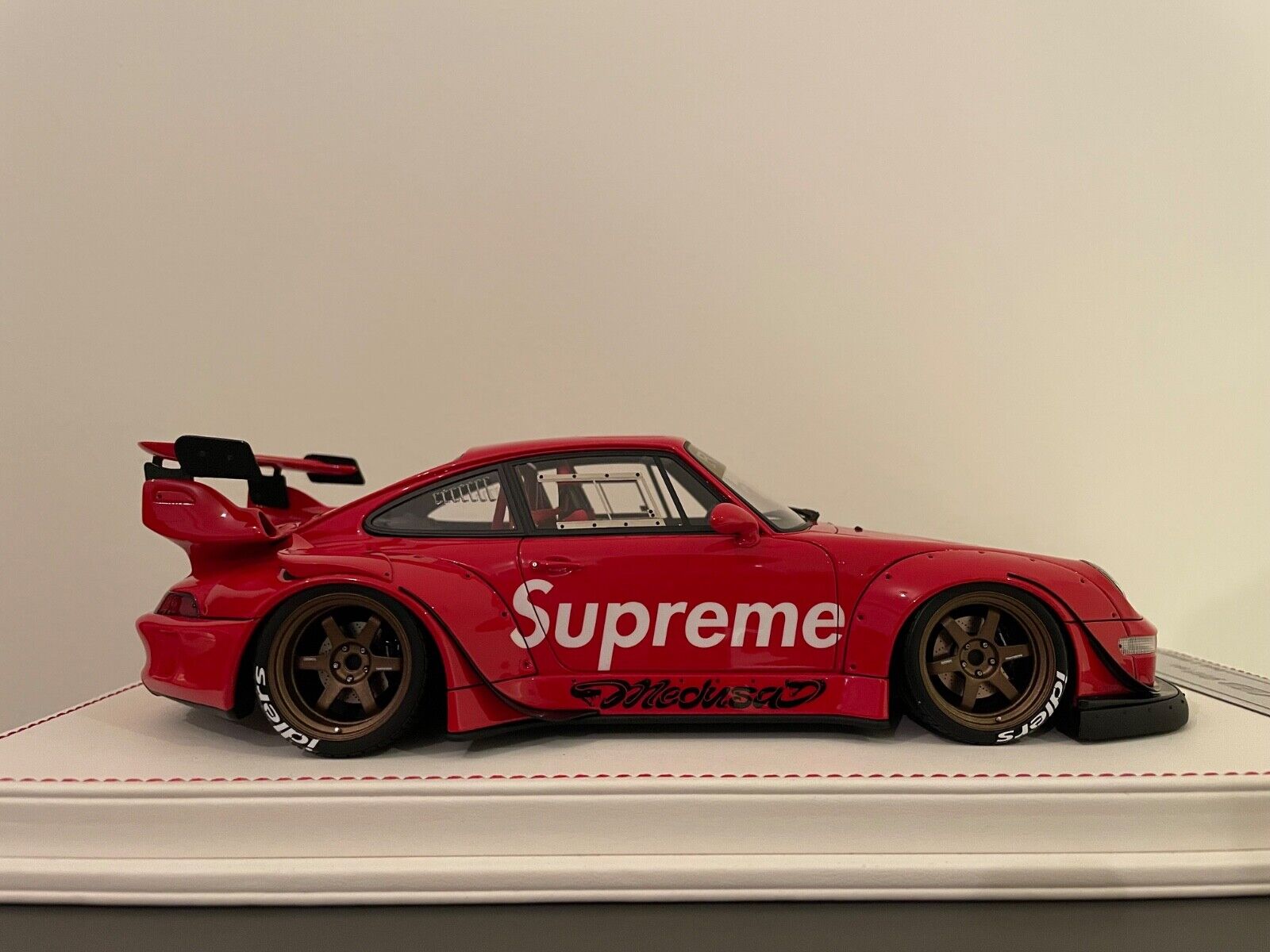 Porsche 911 993 RWB (Red Supreme) [Davis & Giovanni] 1/18 scale ...