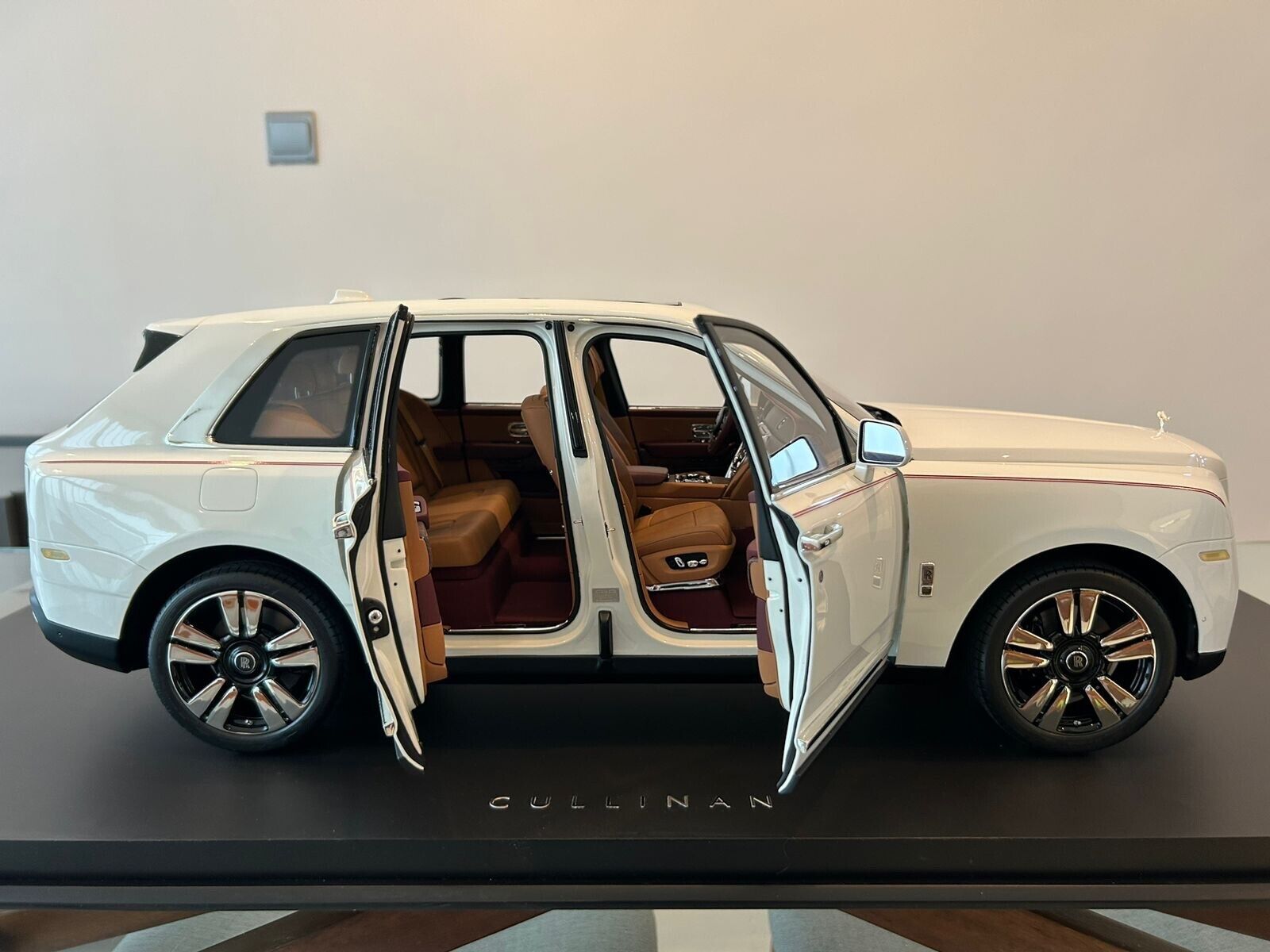 Rolls-Royce Cullinan (Gloss White)[Fully opening + Lights] By: Amalgam ...