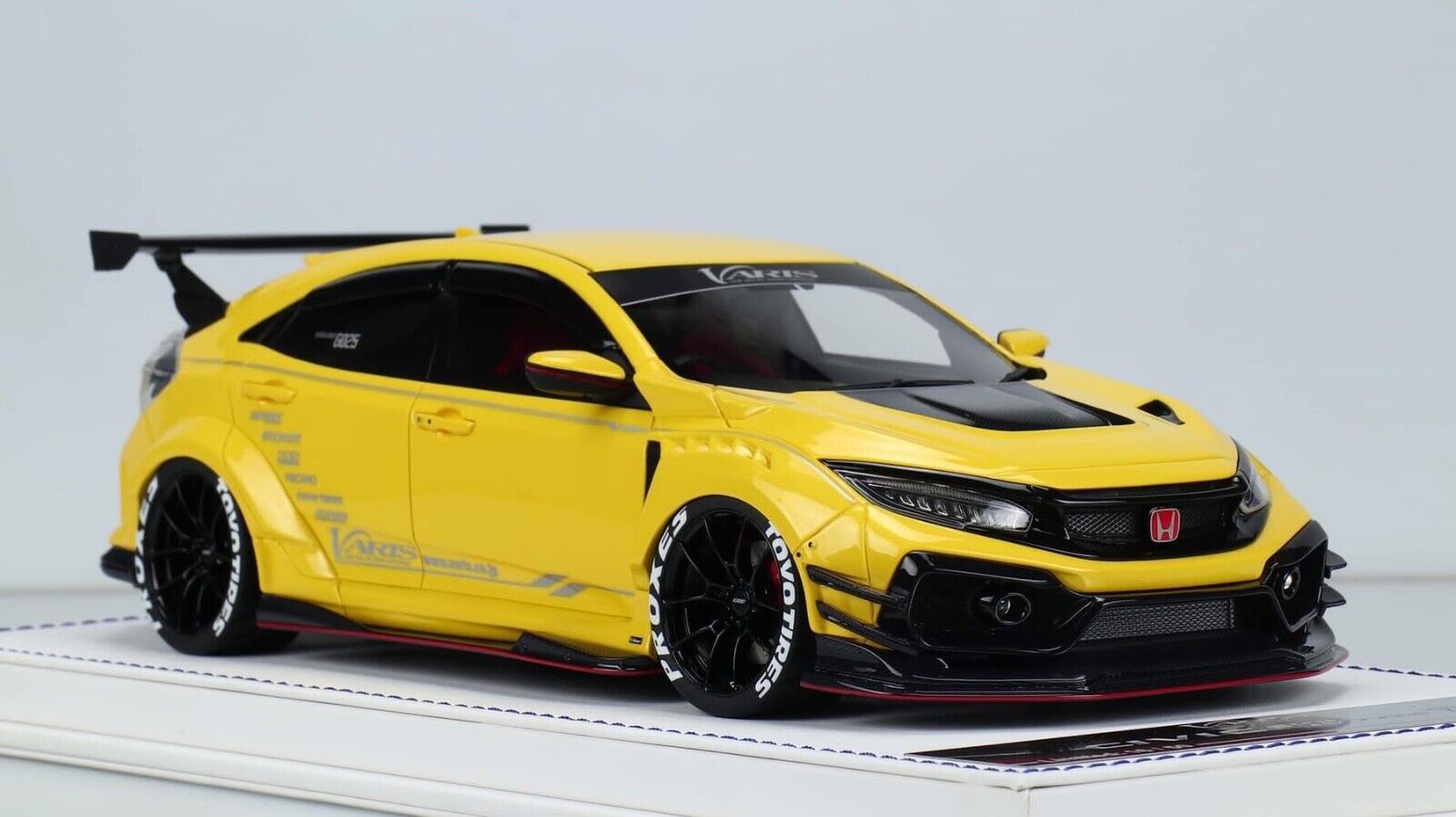 Honda Civic Type R Varis FK8 (Yellow) [M.S] 1:18 scale – Collectors Cartel