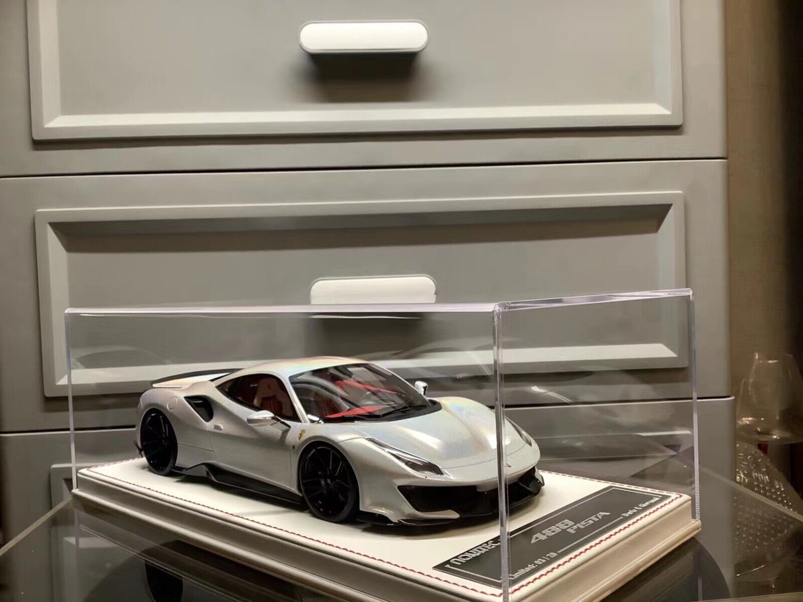 Ferrari 488 Pista NOVITEC (Pearl White) [Davis & Giovanni] 1/18 scale ...