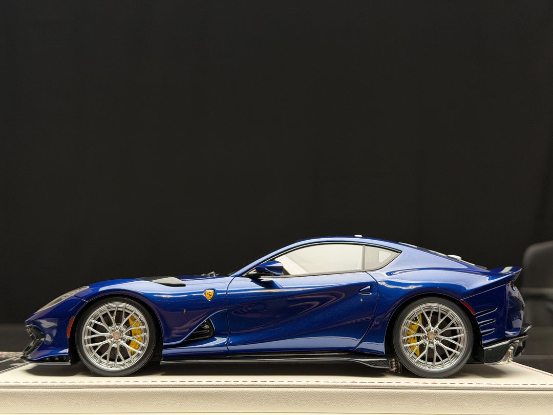 Ferrari 812 Competizione (Blue/ Silver Stripe) [Davis & Giovanni] 1:18 ...