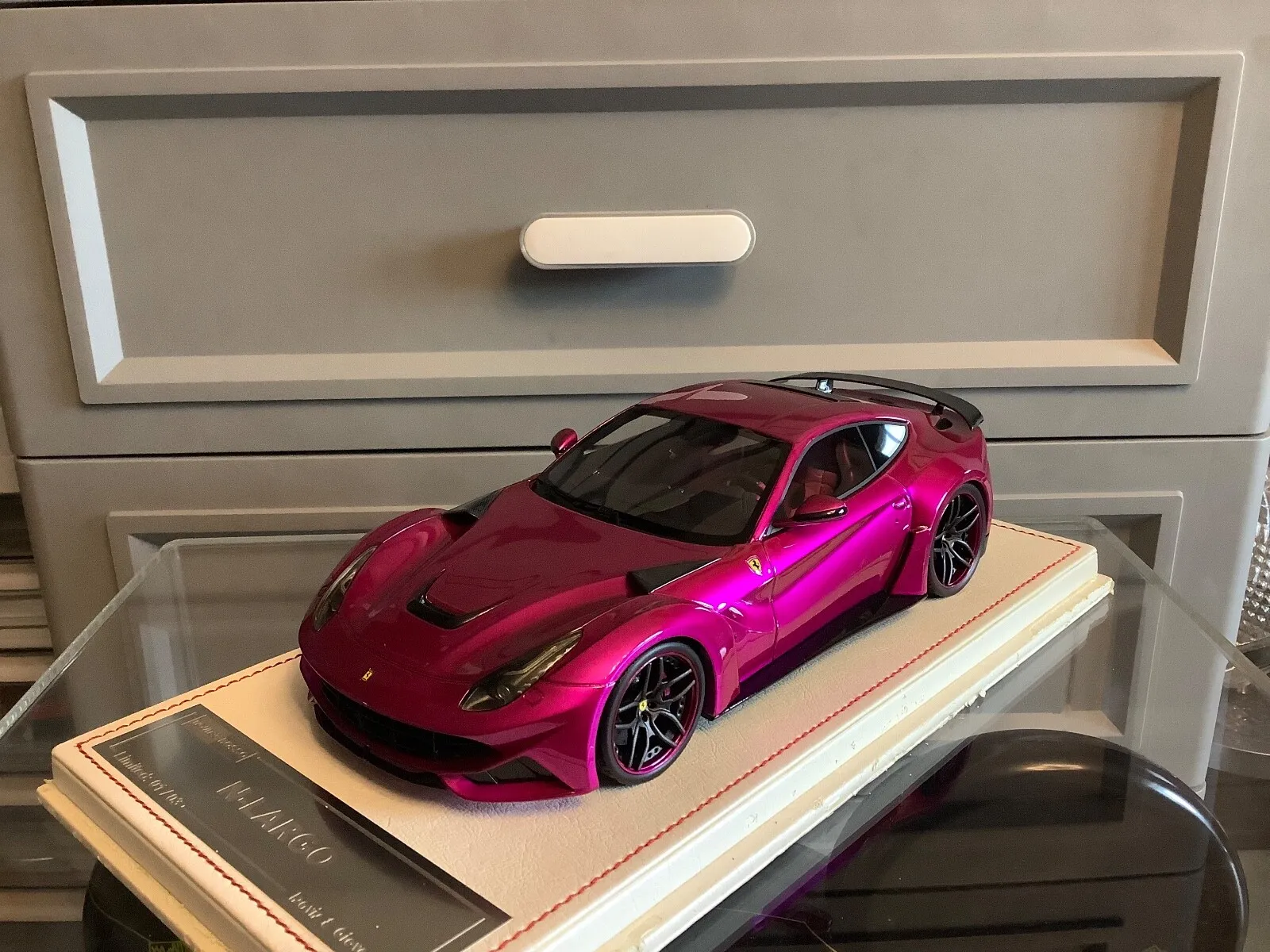 Ferrari F12 N-LARGO NOVITEC (Flash Pink) [Davis & Giovanni] 1/18 scale ...