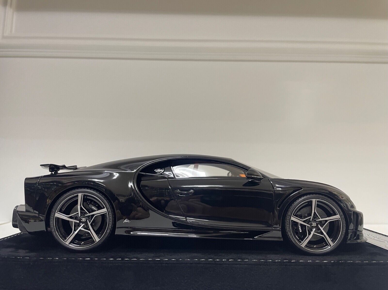 Bugatti Chiron Super Sport (Diamond Black) [Henson&Heaven] 1/18 scale ...