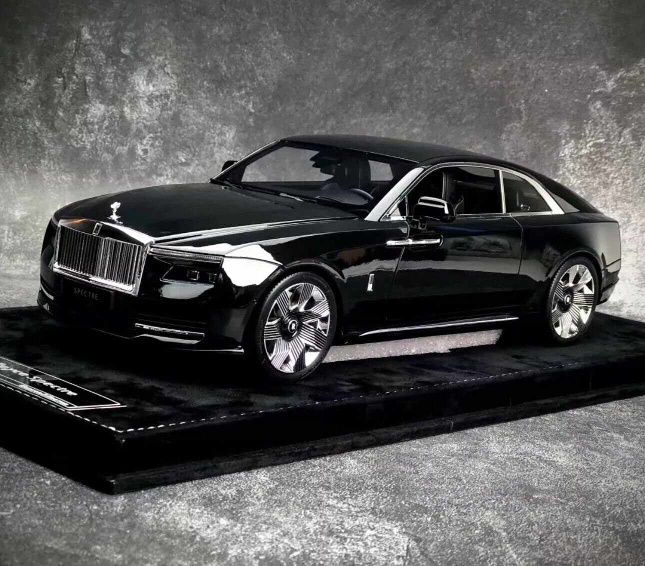 Rolls-Royce Spectre (Gloss Black) [H&H] 1:18 scale – Collectors Cartel