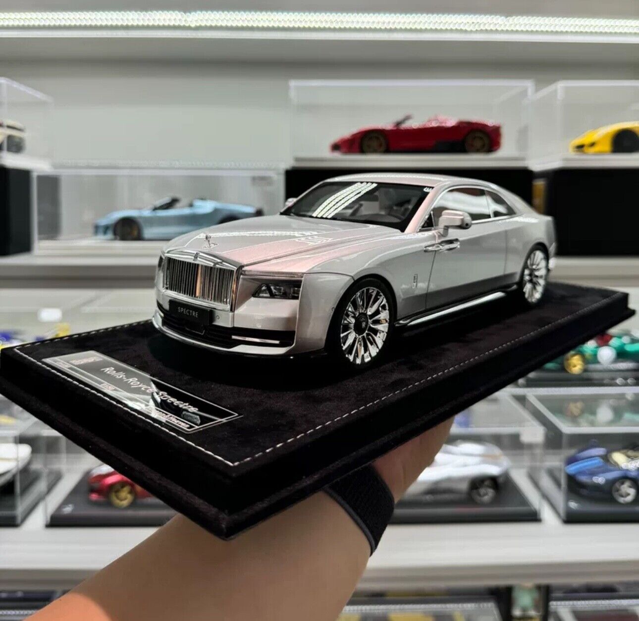 Rolls-Royce Spectre (Metallic Silver) [H&H] 1:18 scale – Collectors Cartel